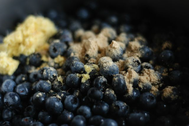 Honey-sweetened blueberry jam recipe (with ginger, basil, or lemon balm ...